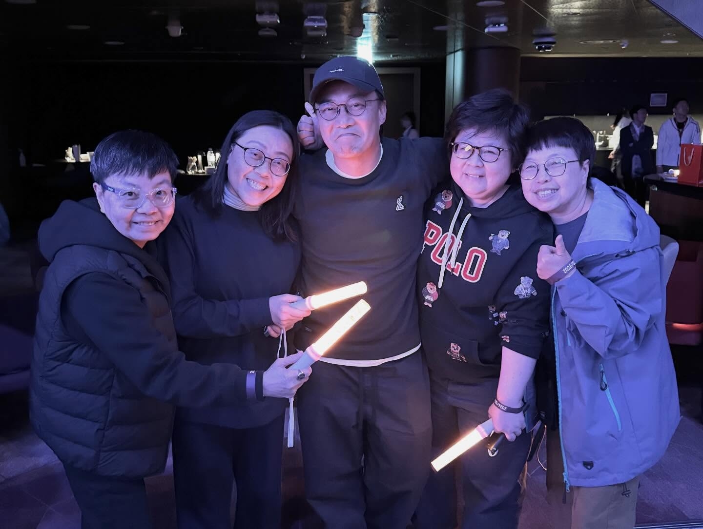 孫燕姿重臨香江天王天后捧場 Eason現縱啟德Joey千嬅Gigi同欣賞 - 東張+