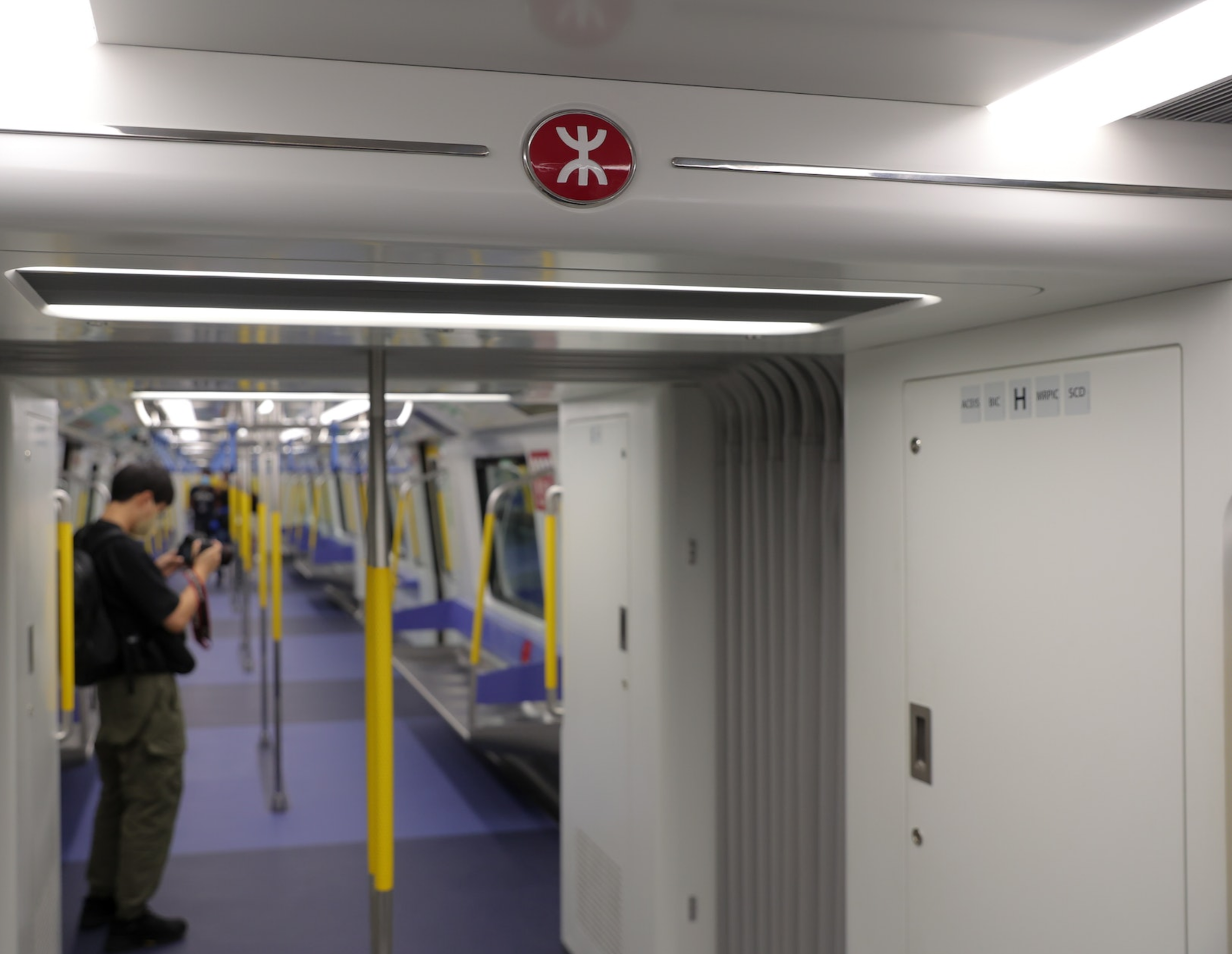 港鐵新Q-Train列車明起觀塘線載客 首列早上8時58分彩虹站投入服務 - 東張+