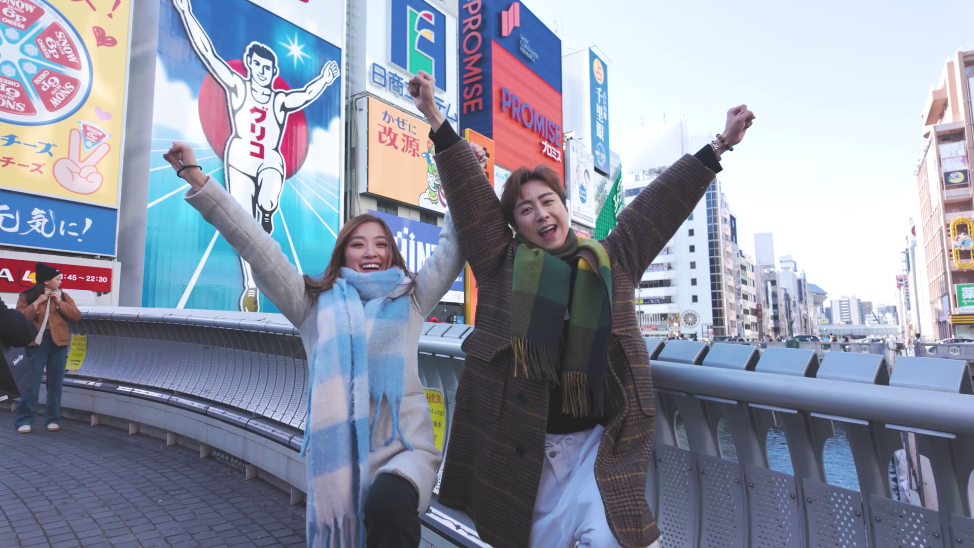 怪宿宿｜Jojo鑽油台酒店高台跳水嗌過癮 陳國麟帶伍韻婷入住大阪另類民宿 - 東張+