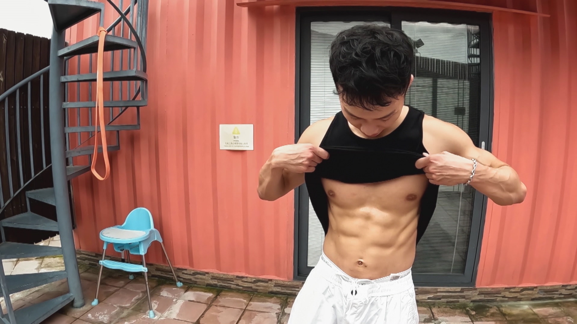 CP訓練營丨Gillian試探肌肉男神 Kyle夾在兩女之間尷尬中途離場？ - 東張+