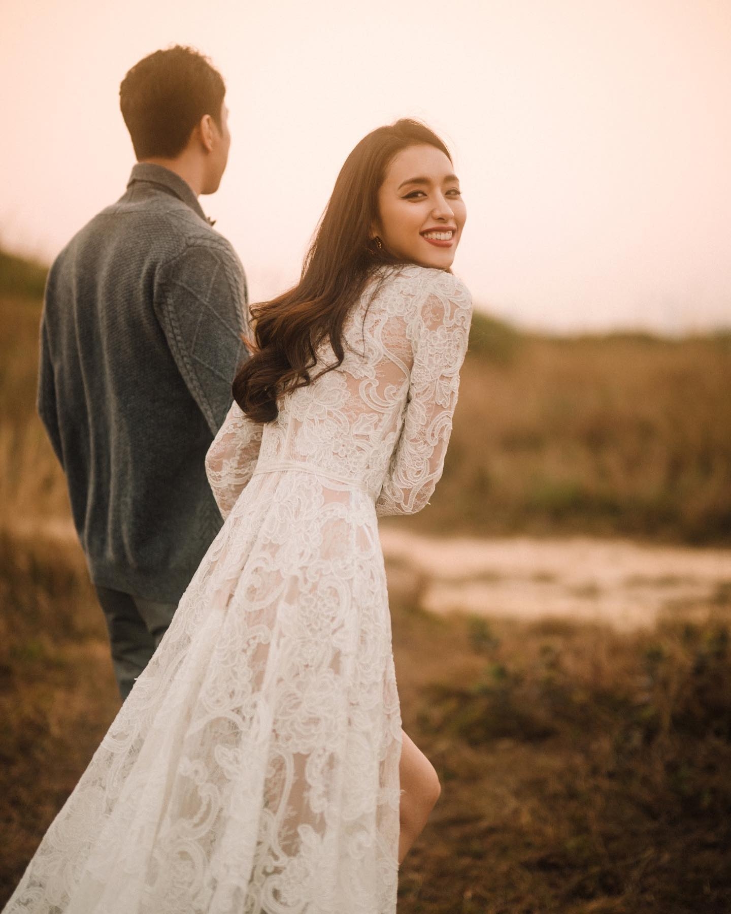 31歲TVB女神Jumbo晒婚照宣佈喜訊 型仔老公真身曝光 - 東張+