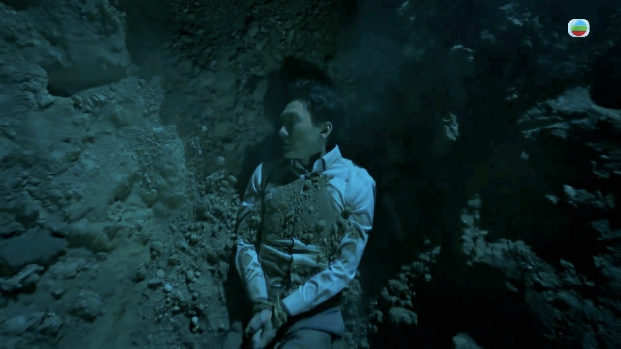 破毒強人｜Patrick Sir演奸鬼肉搏胡美貽 觀眾期待返跪玻璃畫面老婆未回應 - 東張+