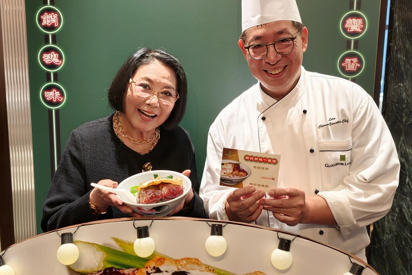 75歲李司棋獲女兒歡度聖誕食鮑魚花膠大餐 母女結伴嘆「黯然銷魂飯」其樂融融 - 東張+